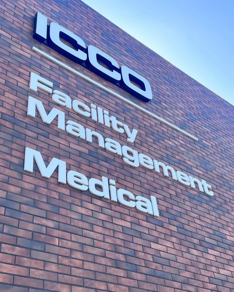 Izolacja elewacji: Biuro ICCO FACILITY MANAGEMENT. Projekt-179 ...